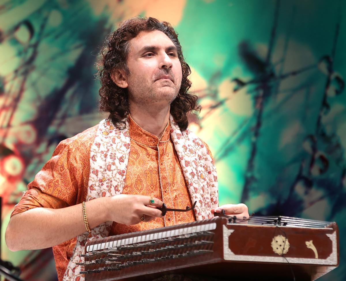 Santoor Player